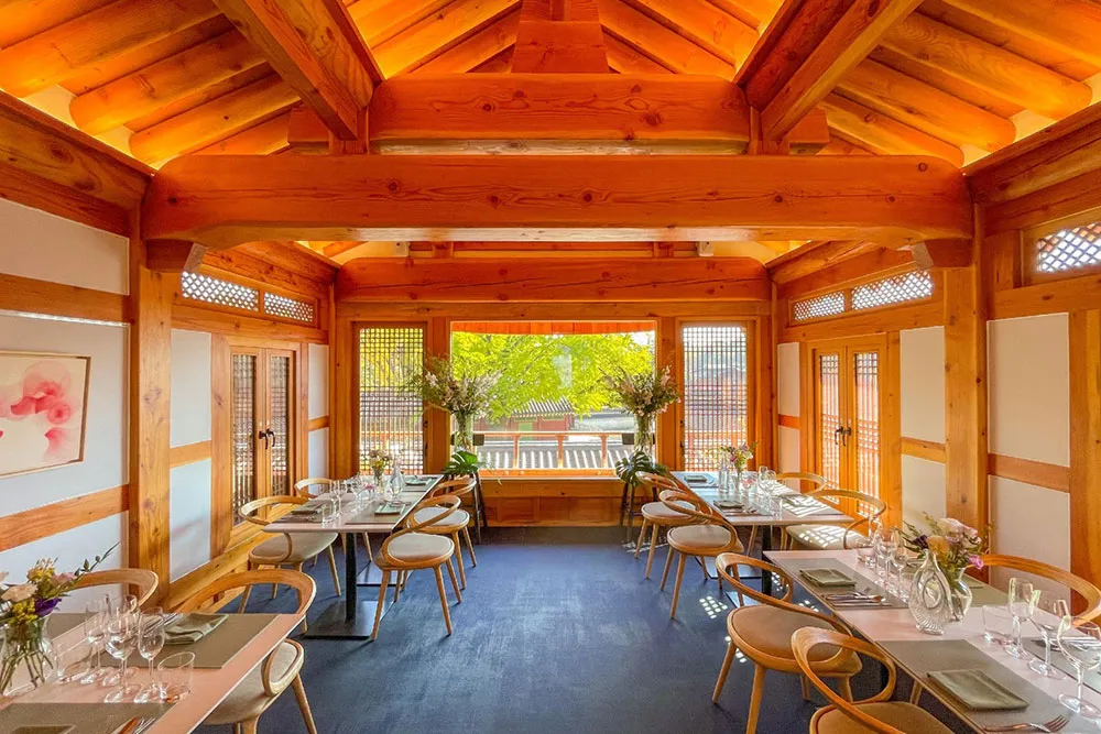 Introducing 5 palaces of Seoul and restaurants nearby
